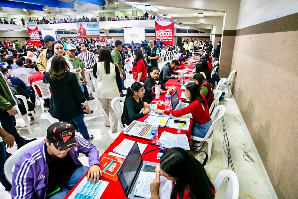 Gobierno impulsa el futuro: 1,300 universitarios sampedranos reciben ...
