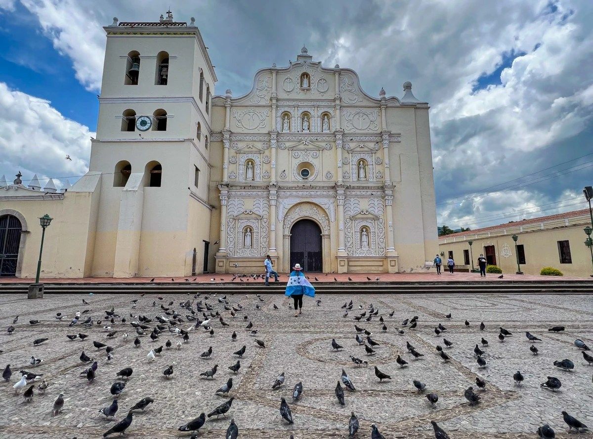 Comayagua celebra 488 años de fundación con un colorido desfile de ...